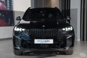 Black BMW X5 2024 in Kaunas, with an engine capacity of 3.00 L and mileage of 33 thousand km for 85474 €, photo 2 on AUTOMOTO.COM.LV