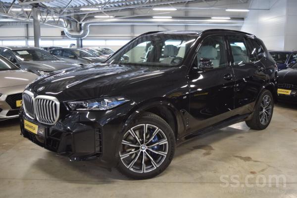 Melns BMW X5 2024 Rīga, ar dzinēja tilpumu 3.00 L un nobraukumu 18 tūkst. km par 69900 €, foto 1 vietnē AUTOMOTO.COM.LV