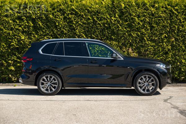 Melns BMW X5 2024 Rīga, ar dzinēja tilpumu 3.00 L un nobraukumu 50 tūkst. km par 67500 €, foto 4 vietnē AUTOMOTO.COM.LV