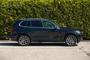 Black BMW X5 2024 in Riga, with an engine capacity of 3.00 L and mileage of 50 thousand km for 67500 €, photo 5 on AUTOMOTO.COM.LV