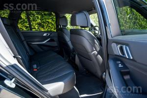 Black BMW X5 2024 in Riga, with an engine capacity of 3.00 L and mileage of 50 thousand km for 67500 €, photo 17 on AUTOMOTO.COM.LV