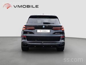 Black BMW X5 2024 in Riga, with an engine capacity of 4.40 L and mileage of 14 thousand km for 85990 €, photo 5 on AUTOMOTO.COM.LV