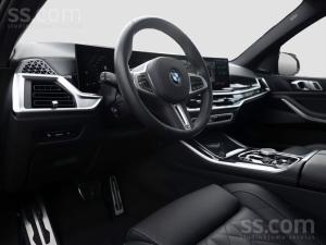 Black BMW X5 2024 in Riga, with an engine capacity of 4.40 L and mileage of 14 thousand km for 85990 €, photo 7 on AUTOMOTO.COM.LV