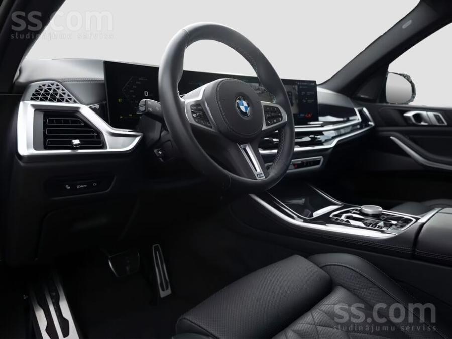 Black BMW X5 2024 in Riga, with an engine capacity of 4.40 L and mileage of 14 thousand km for 85990 €, photo 7 on AUTOMOTO.COM.LV