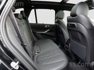 Black BMW X5 2024 in Riga, with an engine capacity of 4.40 L and mileage of 14 thousand km for 85990 €, photo 9 on AUTOMOTO.COM.LV