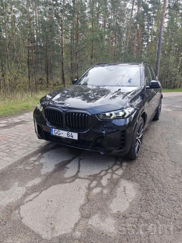 Черный БМВ Х5 2024 в Рига, объемом двигателя 3.00 л и пробегом 32 тыс. км за 79900 €, фото 1 на AUTOMOTO.COM.LV