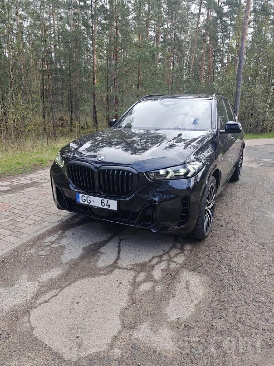 Melns BMW X5 2024 Rīga, ar dzinēja tilpumu 3.00 L un nobraukumu 32 tūkst. km par 79900 €, foto 1 vietnē AUTOMOTO.COM.LV