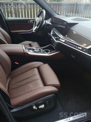 Melns BMW X5 2024 Rīga, ar dzinēja tilpumu 3.00 L un nobraukumu 32 tūkst. km par 79900 €, foto 4 vietnē AUTOMOTO.COM.LV