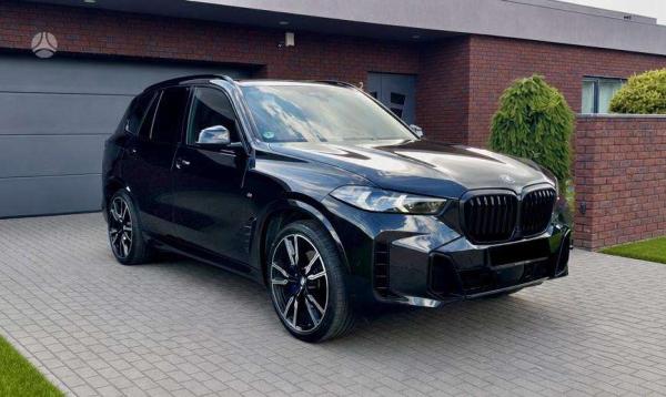 Black BMW X5 2024 in Kaunas, with an engine capacity of 3.00 L and mileage of 55 thousand km for 74900 €, photo 2 on AUTOMOTO.COM.LV