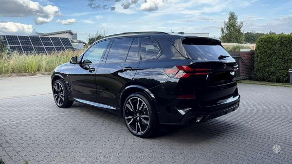 Black BMW X5 2024 in Kaunas, with an engine capacity of 3.00 L and mileage of 55 thousand km for 74900 €, photo 6 on AUTOMOTO.COM.LV