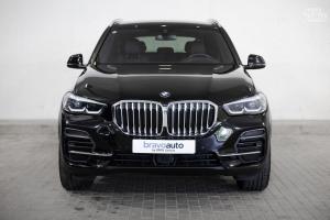 Черный БМВ Х5 2024 в Вильнюс, объемом двигателя 3.00 л и пробегом 31 тыс. км за 48771 €, фото 3 на AUTOMOTO.COM.LV