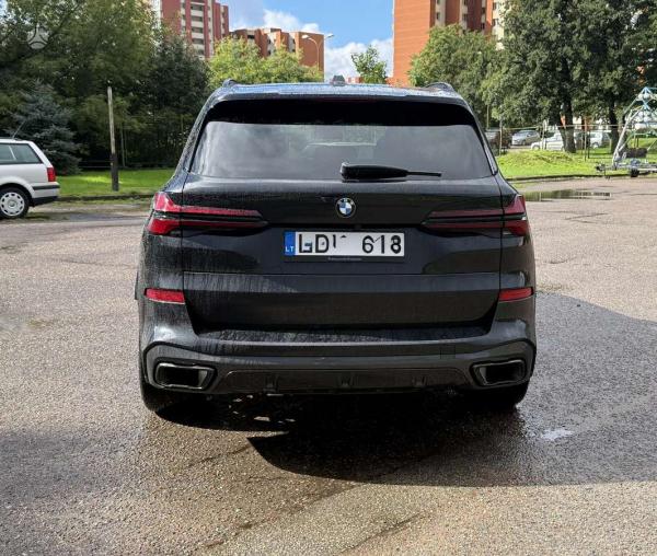 BMW X5 2024 in Klaipeda on AUTOMOTO.COM.LV Black BMW X5 2024 in Klaipeda, with an engine capacity of 2.99 L and mileage of 51 thousand km for 78500 €, photo 9 on AUTOMOTO.COM.LV