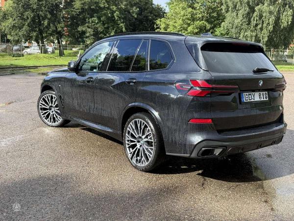 BMW X5 2024 in Klaipeda on AUTOMOTO.COM.LV Black BMW X5 2024 in Klaipeda, with an engine capacity of 2.99 L and mileage of 51 thousand km for 78500 €, photo 10 on AUTOMOTO.COM.LV