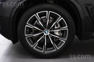 Black BMW X5 2024 in Riga, with an engine capacity of 3.00 L and mileage of 88 thousand km for 69500 €, photo 15 on AUTOMOTO.COM.LV