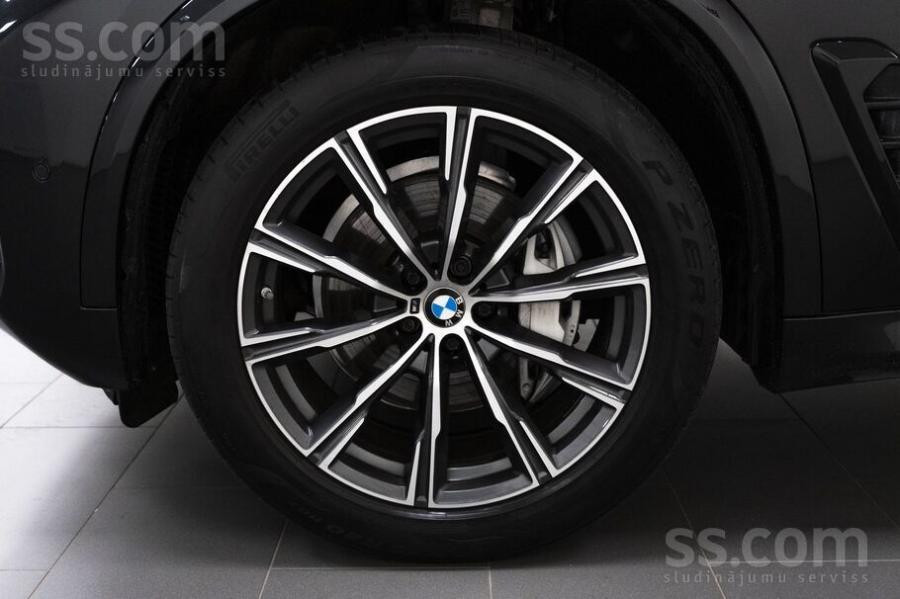 Black BMW X5 2024 in Riga, with an engine capacity of 3.00 L and mileage of 88 thousand km for 69500 €, photo 15 on AUTOMOTO.COM.LV