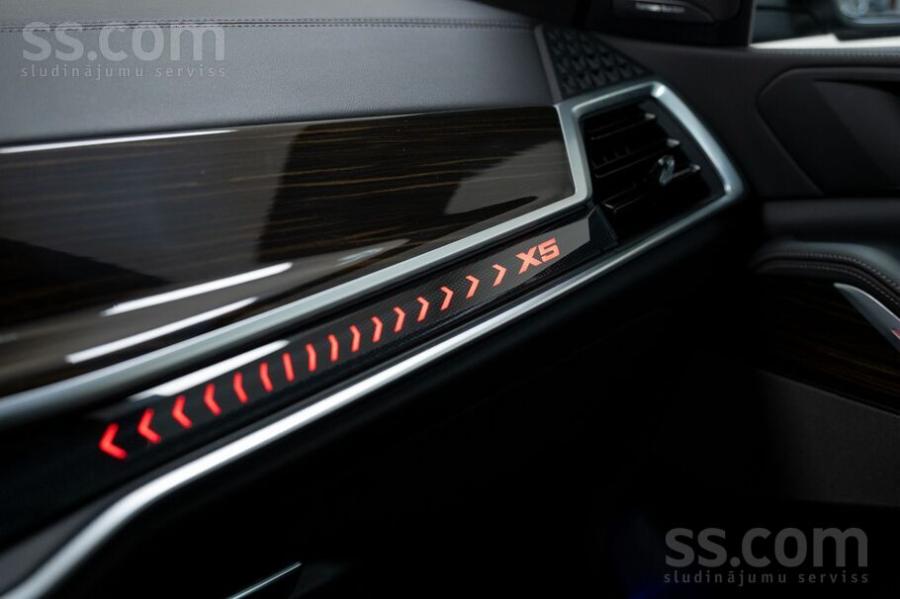 Melns BMW X5 2024 Rīga, ar dzinēja tilpumu 3.00 L un nobraukumu 64 tūkst. km par 69500 €, foto 36 vietnē AUTOMOTO.COM.LV