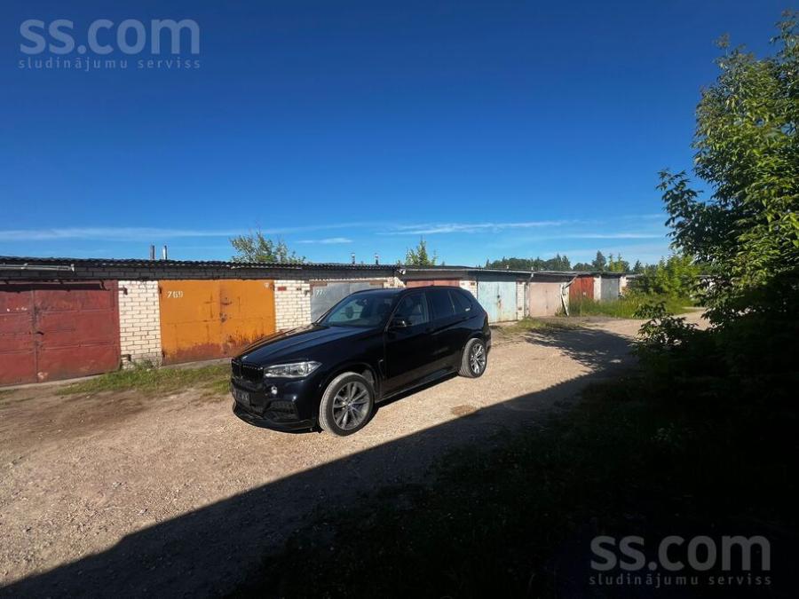 Melns BMW X5 2025 Daugavpils, ar dzinēja tilpumu 3.00 L un nobraukumu 211 tūkst. km par 30000 €, foto 2 vietnē AUTOMOTO.COM.LV