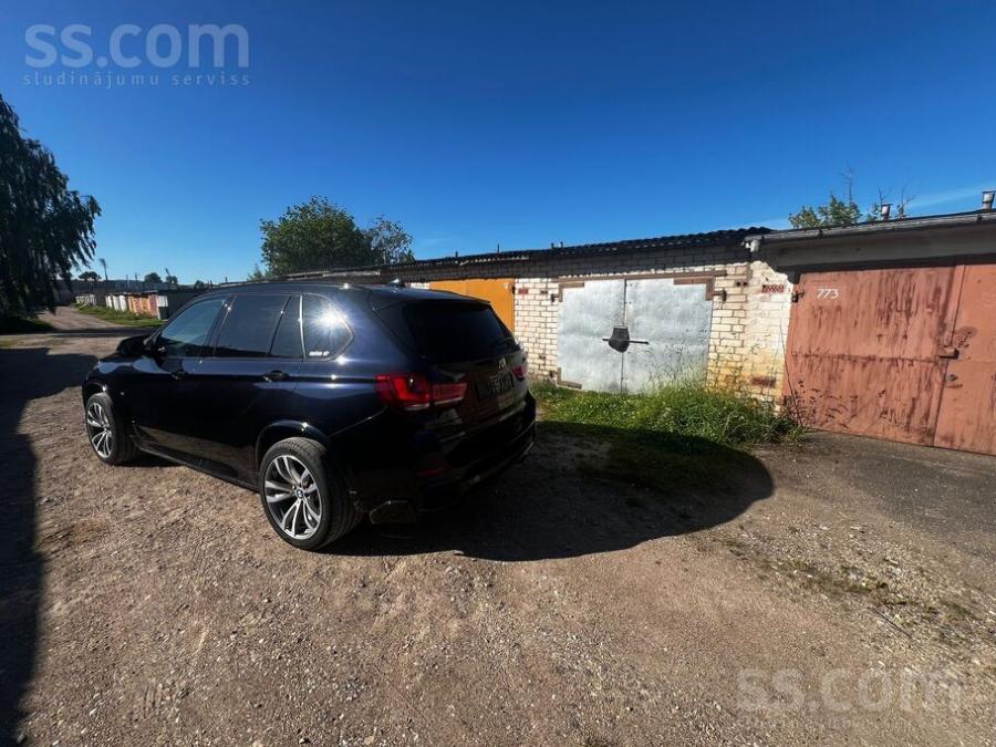 Melns BMW X5 2025 Daugavpils, ar dzinēja tilpumu 3.00 L un nobraukumu 211 tūkst. km par 30000 €, foto 9 vietnē AUTOMOTO.COM.LV