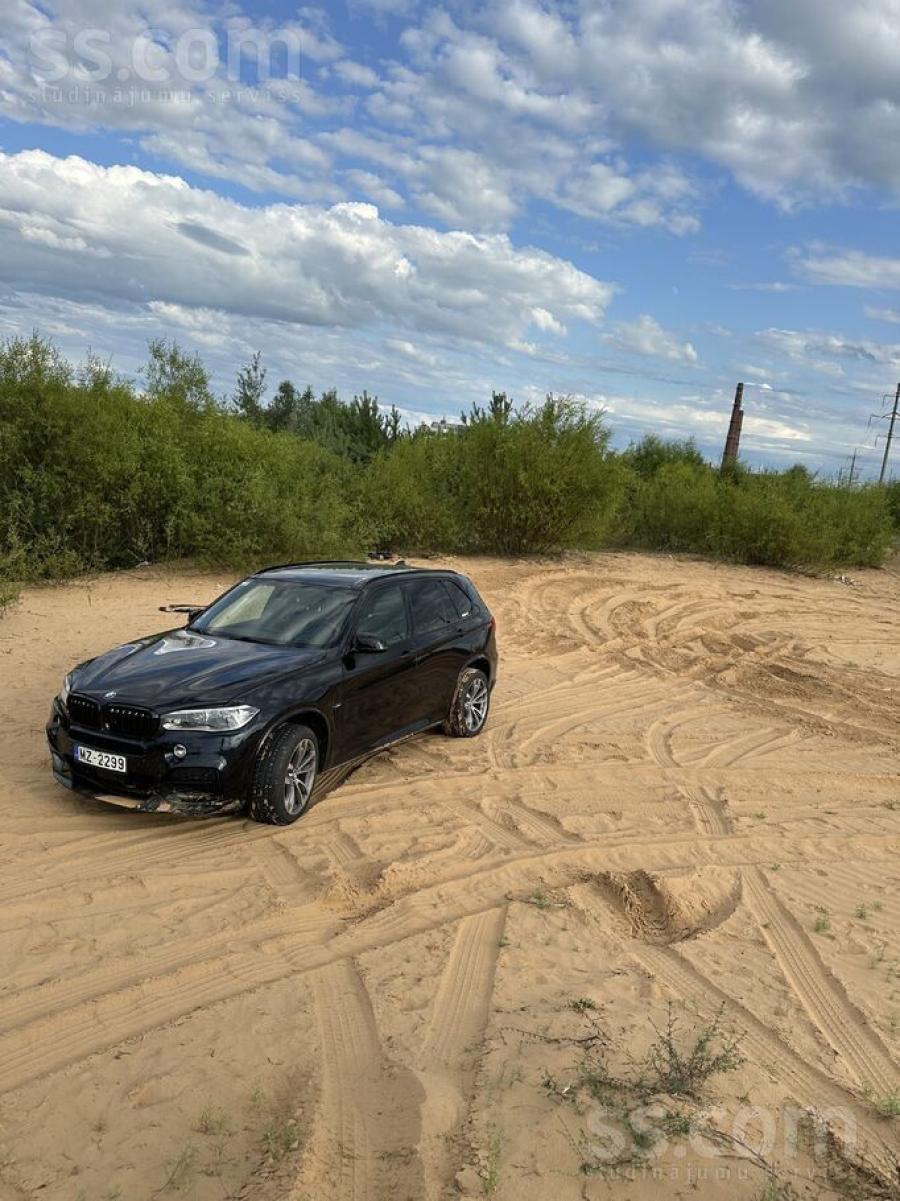 Melns BMW X5 2025 Daugavpils, ar dzinēja tilpumu 3.00 L un nobraukumu 211 tūkst. km par 30000 €, foto 25 vietnē AUTOMOTO.COM.LV