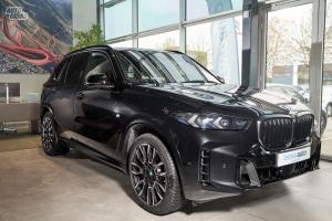 Black BMW X5 2025 in Kaunas, with an engine capacity of 3.00 L and mileage of 8 thousand km for 88774 €, photo 4 on AUTOMOTO.COM.LV