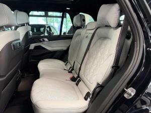 Melns BMW X5 2025 Klaipėda, ar dzinēja tilpumu 2.99 L un nobraukumu 20 tūkst. km par 94950 €, foto 17 vietnē AUTOMOTO.COM.LV