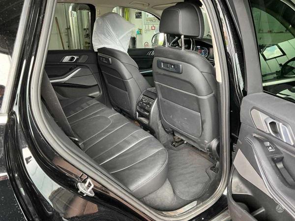 Black BMW X5 2026 in Vilnius, with an engine capacity of 3.00 L and mileage of 141 thousand km for 43490 €, photo 8 on AUTOMOTO.COM.LV
