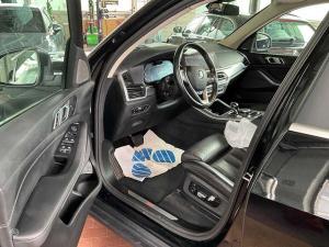 Black BMW X5 2026 in Vilnius, with an engine capacity of 3.00 L and mileage of 141 thousand km for 42490 €, photo 6 on AUTOMOTO.COM.LV