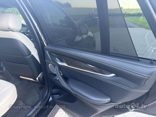 Black BMW X5 2016 in Tartu, with an engine capacity of 3.00 L and mileage of 198 thousand km for 21000 €, photo 8 on AUTOMOTO.COM.LV