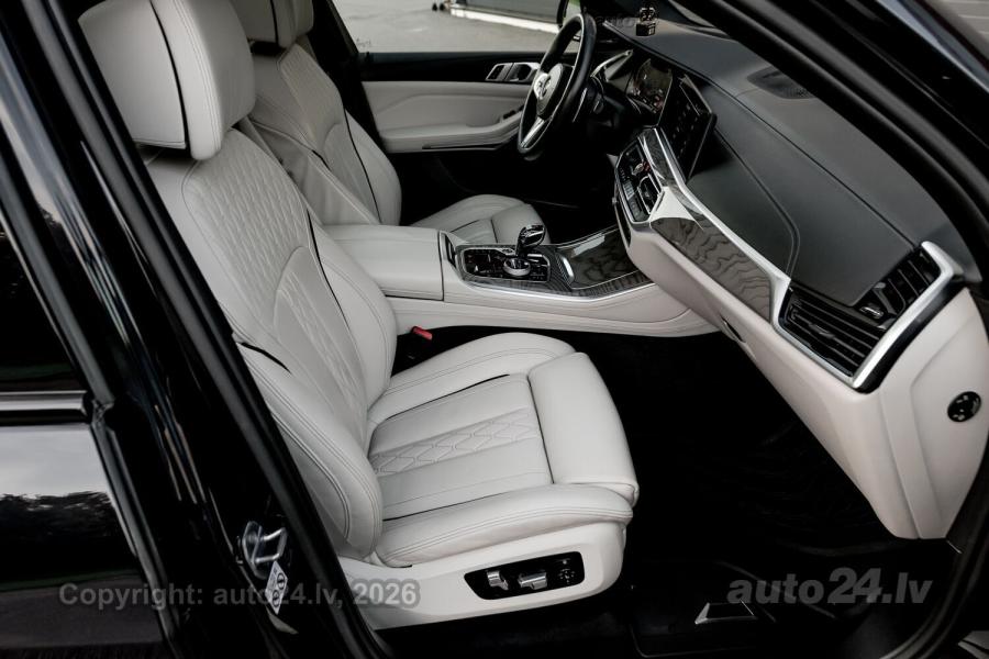 Melns BMW X5 2019 Pērnava, ar dzinēja tilpumu 3.00 L un nobraukumu 228 tūkst. km par 36900 €, foto 12 vietnē AUTOMOTO.COM.LV