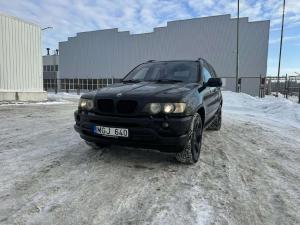 Melns BMW X5 2002 Viļņa, ar dzinēja tilpumu 2.93 L un nobraukumu 300 tūkst. km par 3500 €, foto  vietnē AUTOMOTO.COM.LV