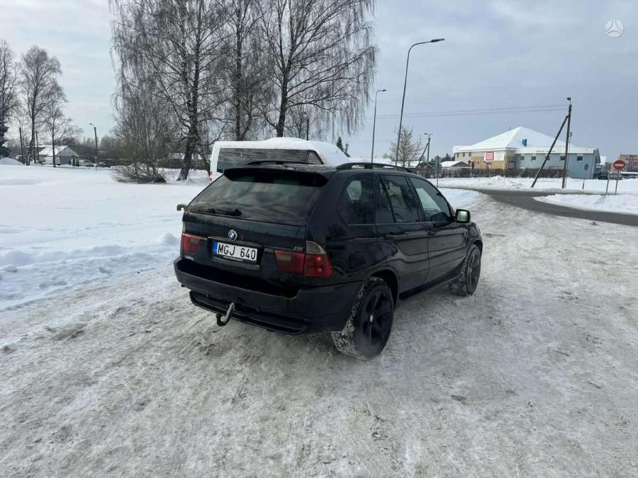 Black BMW X5 2002 in Vilnius, with an engine capacity of 3.00 L and mileage of 400 thousand km for 3159 €, photo 6 on AUTOMOTO.COM.LV