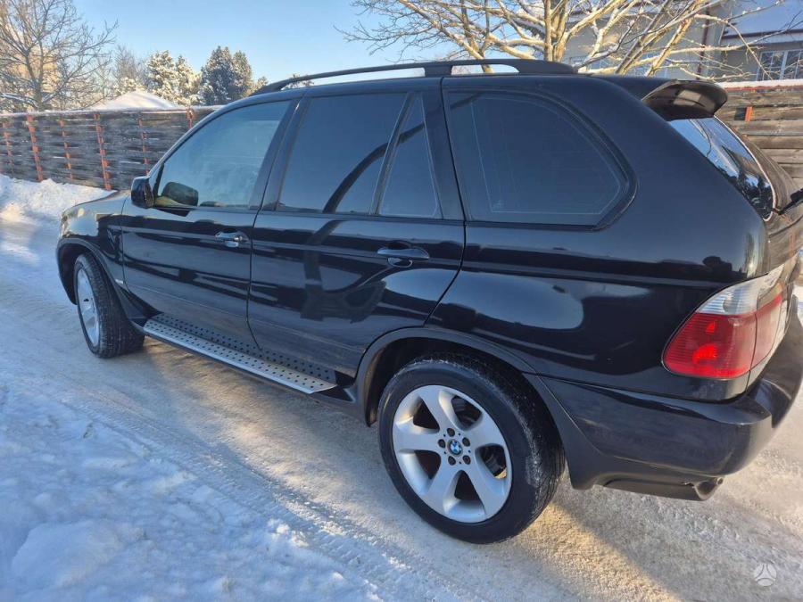 Black BMW X5 2005 in Kaunas, with an engine capacity of 3.00 L and mileage of 299 thousand km for 3999 €, photo 3 on AUTOMOTO.COM.LV