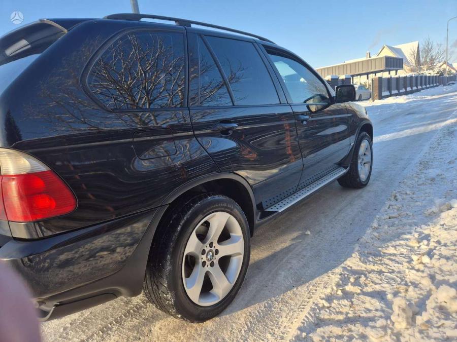 Black BMW X5 2005 in Kaunas, with an engine capacity of 3.00 L and mileage of 299 thousand km for 3999 €, photo 8 on AUTOMOTO.COM.LV
