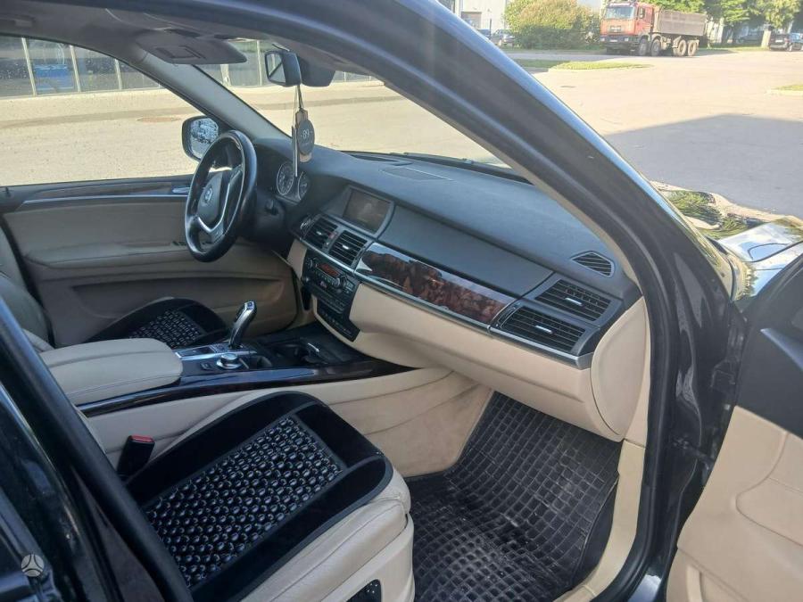 Black BMW X5 2007 in Alytus, with an engine capacity of 4.80 L and mileage of 336 thousand km for 5750 €, photo 8 on AUTOMOTO.COM.LV