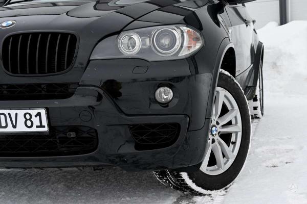 Melns BMW X5 2009 Kretinga, ar dzinēja tilpumu 3.00 L un nobraukumu 311 tūkst. km par 11999 €, foto 5 vietnē AUTOMOTO.COM.LV