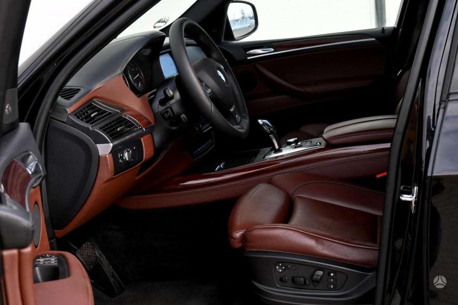 Melns BMW X5 2009 Kretinga, ar dzinēja tilpumu 3.00 L un nobraukumu 311 tūkst. km par 9499 €, foto 16 vietnē AUTOMOTO.COM.LV