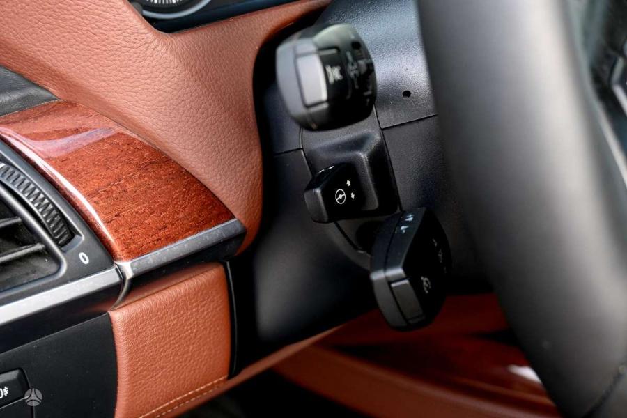 Melns BMW X5 2009 Kretinga, ar dzinēja tilpumu 3.00 L un nobraukumu 311 tūkst. km par 9499 €, foto 25 vietnē AUTOMOTO.COM.LV