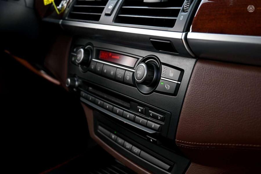 Melns BMW X5 2009 Kretinga, ar dzinēja tilpumu 3.00 L un nobraukumu 311 tūkst. km par 9499 €, foto 28 vietnē AUTOMOTO.COM.LV