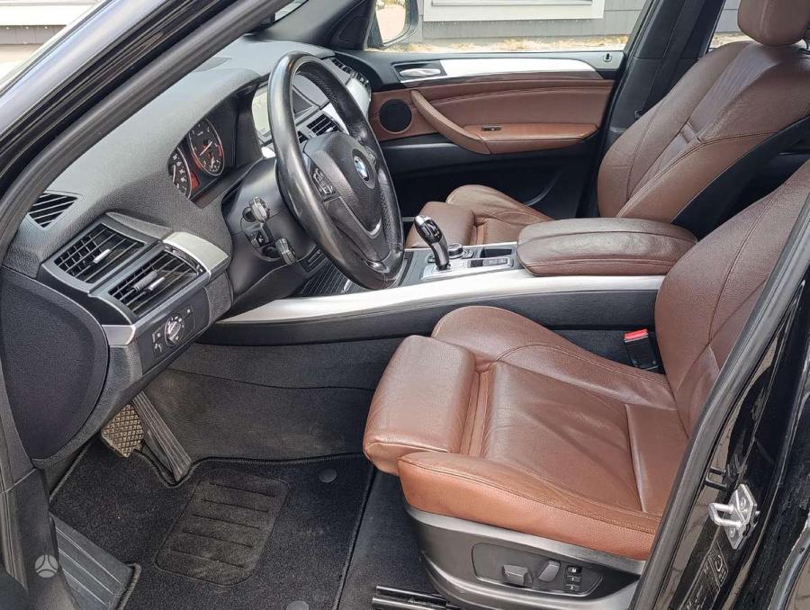Melns BMW X5 2011 Kauņa, ar dzinēja tilpumu 3.00 L un nobraukumu 260 tūkst. km par 8950 €, foto 6 vietnē AUTOMOTO.COM.LV