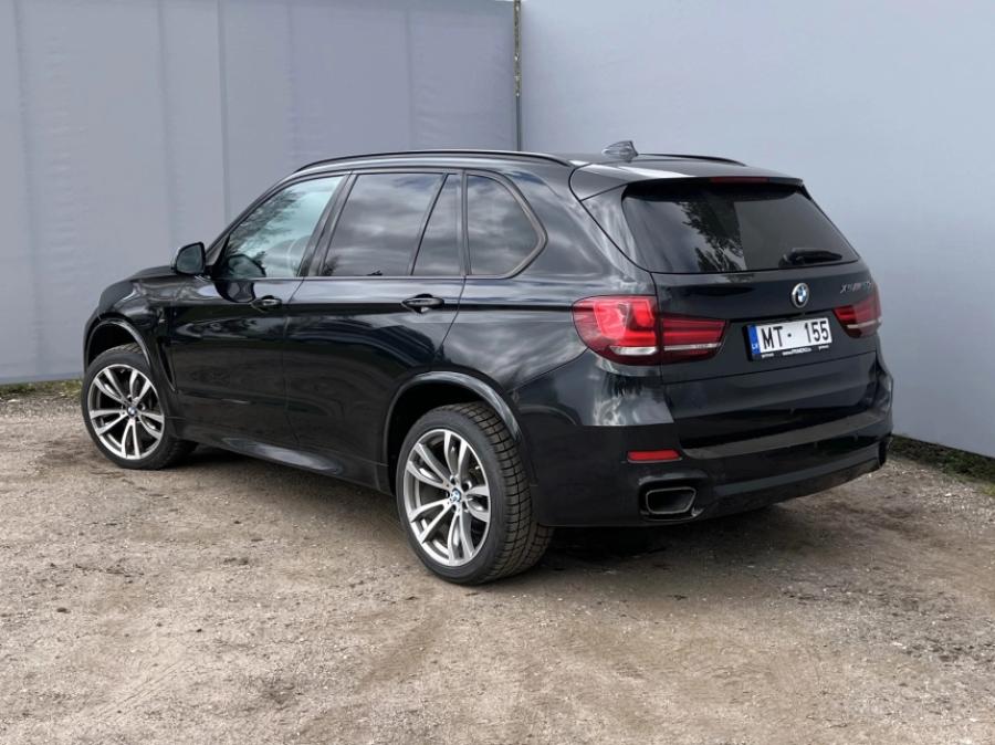 Melns BMW X5 2014 Rīga, ar dzinēja tilpumu 3.00 L un nobraukumu 240 tūkst. km par 25000 €, foto 5 vietnē AUTOMOTO.COM.LV