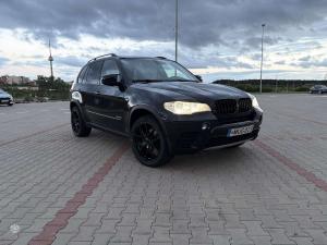Melns BMW X5 2012 Viļņa, ar dzinēja tilpumu 2.98 L un nobraukumu 328 tūkst. km par 10000 €, foto  vietnē AUTOMOTO.COM.LV