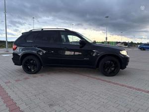 Melns BMW X5 2012 Viļņa, ar dzinēja tilpumu 2.98 L un nobraukumu 328 tūkst. km par 10000 €, foto 3 vietnē AUTOMOTO.COM.LV