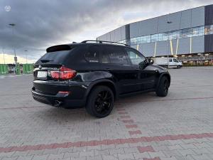 Melns BMW X5 2012 Viļņa, ar dzinēja tilpumu 2.98 L un nobraukumu 328 tūkst. km par 10000 €, foto 4 vietnē AUTOMOTO.COM.LV