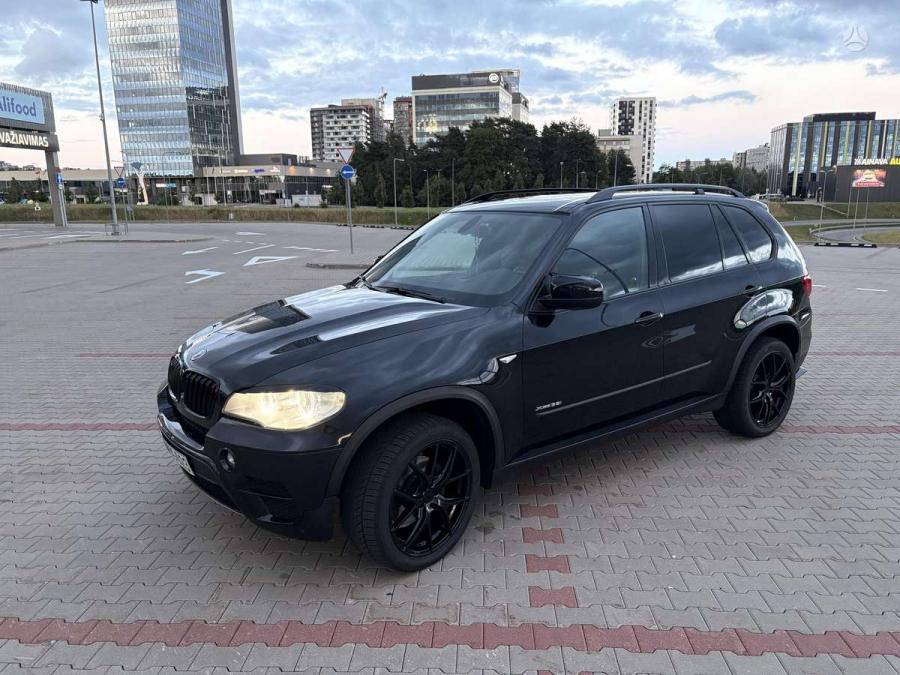 Melns BMW X5 2012 Viļņa, ar dzinēja tilpumu 2.98 L un nobraukumu 328 tūkst. km par 10000 €, foto 7 vietnē AUTOMOTO.COM.LV