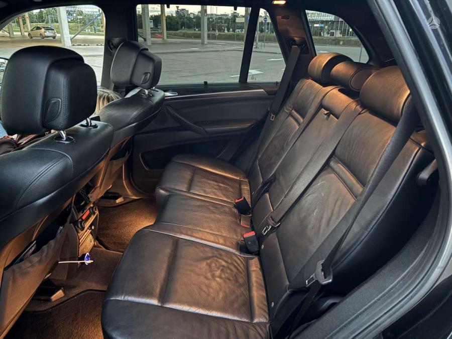 Melns BMW X5 2012 Viļņa, ar dzinēja tilpumu 2.98 L un nobraukumu 328 tūkst. km par 10000 €, foto 15 vietnē AUTOMOTO.COM.LV