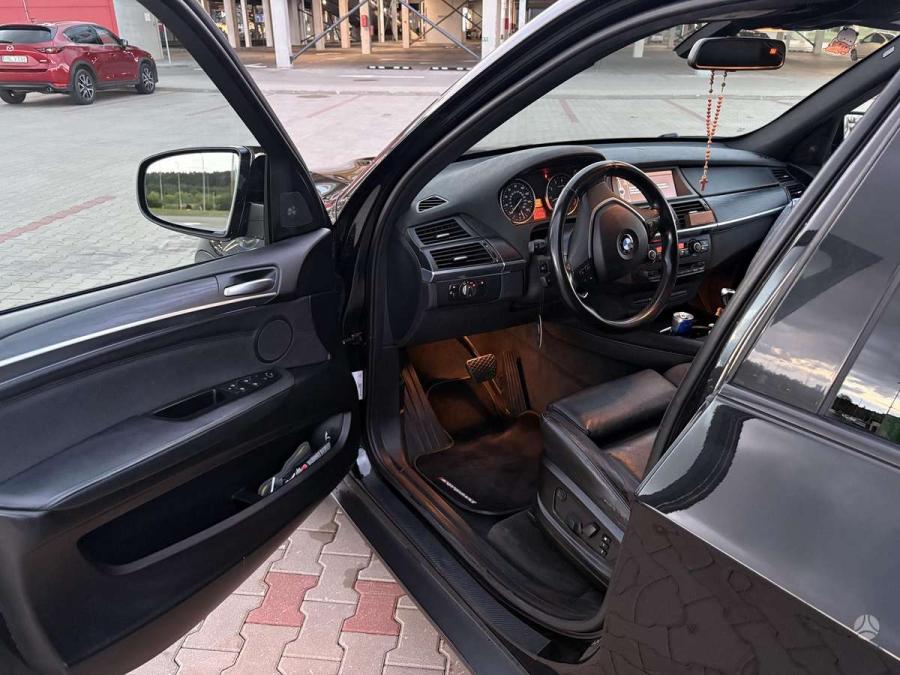 Melns BMW X5 2012 Viļņa, ar dzinēja tilpumu 2.98 L un nobraukumu 328 tūkst. km par 10000 €, foto 17 vietnē AUTOMOTO.COM.LV