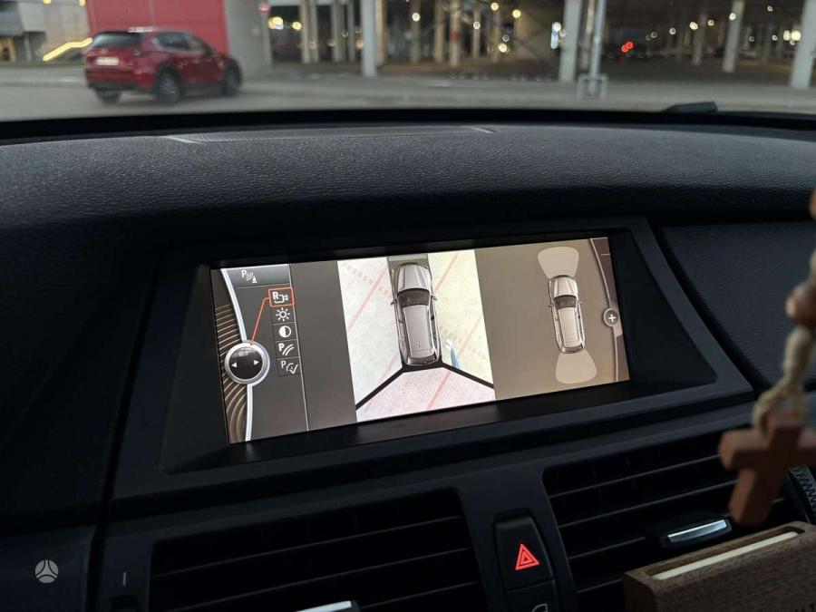 Melns BMW X5 2012 Viļņa, ar dzinēja tilpumu 2.98 L un nobraukumu 328 tūkst. km par 10000 €, foto 20 vietnē AUTOMOTO.COM.LV