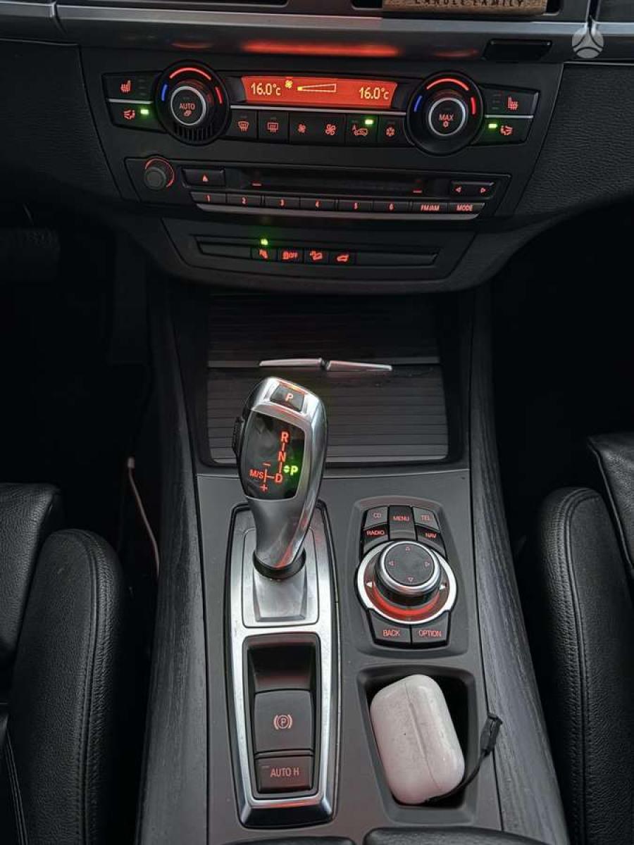 Melns BMW X5 2012 Viļņa, ar dzinēja tilpumu 2.98 L un nobraukumu 328 tūkst. km par 10000 €, foto 23 vietnē AUTOMOTO.COM.LV
