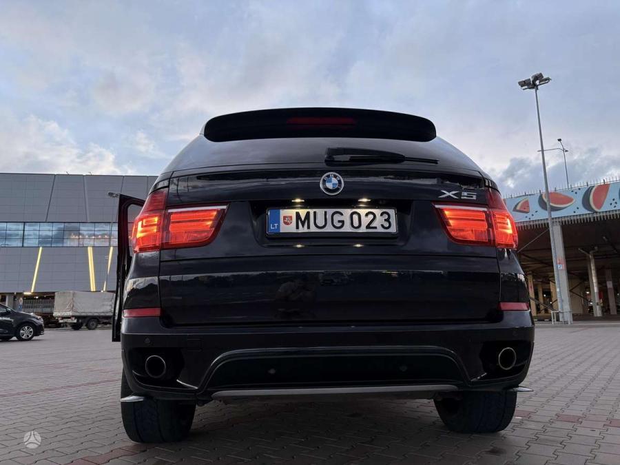 Melns BMW X5 2012 Viļņa, ar dzinēja tilpumu 2.98 L un nobraukumu 328 tūkst. km par 10000 €, foto 26 vietnē AUTOMOTO.COM.LV