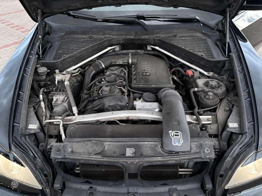 Melns BMW X5 2012 Viļņa, ar dzinēja tilpumu 2.98 L un nobraukumu 328 tūkst. km par 10000 €, foto 27 vietnē AUTOMOTO.COM.LV